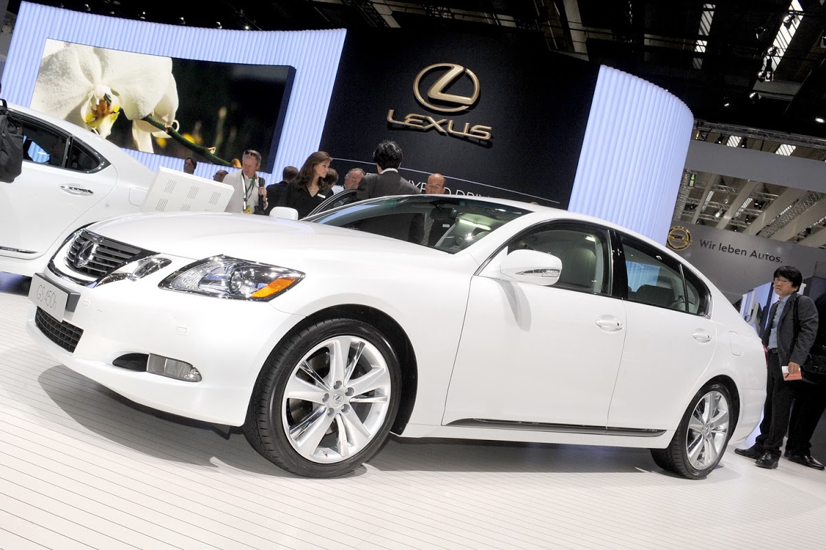 Lexus GS 450h Hybrid Freshened Up with Styling Tweaks and Upgraded ...