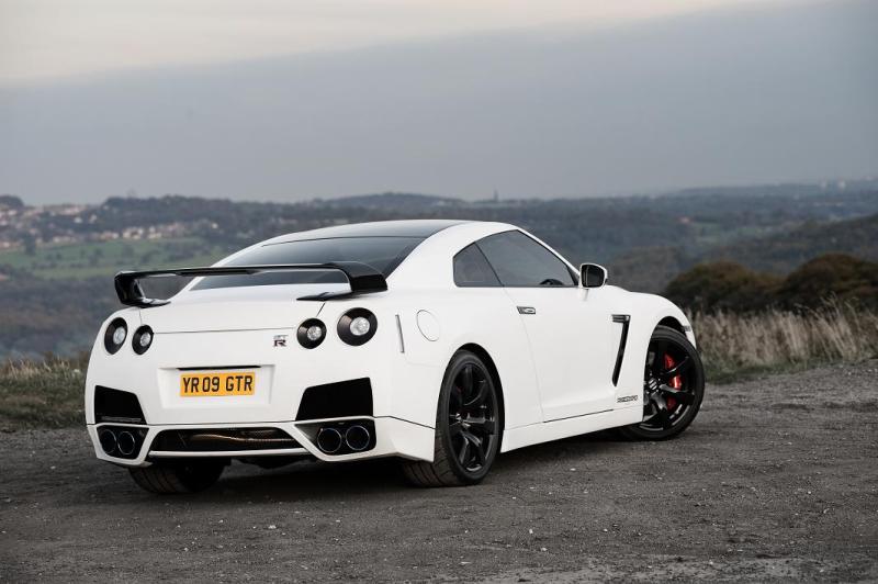 Nissan GT-R Owner Goes from Matte White to Full Chrome Wrap | Carscoops
