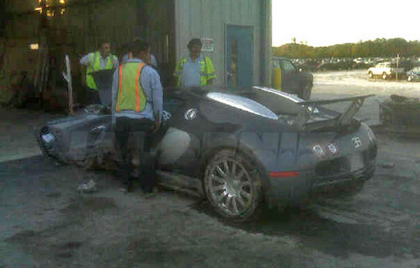 Bugatti Veyron Crash Water