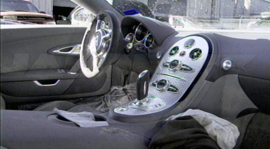 Bugatti Veyron Crash In Lake