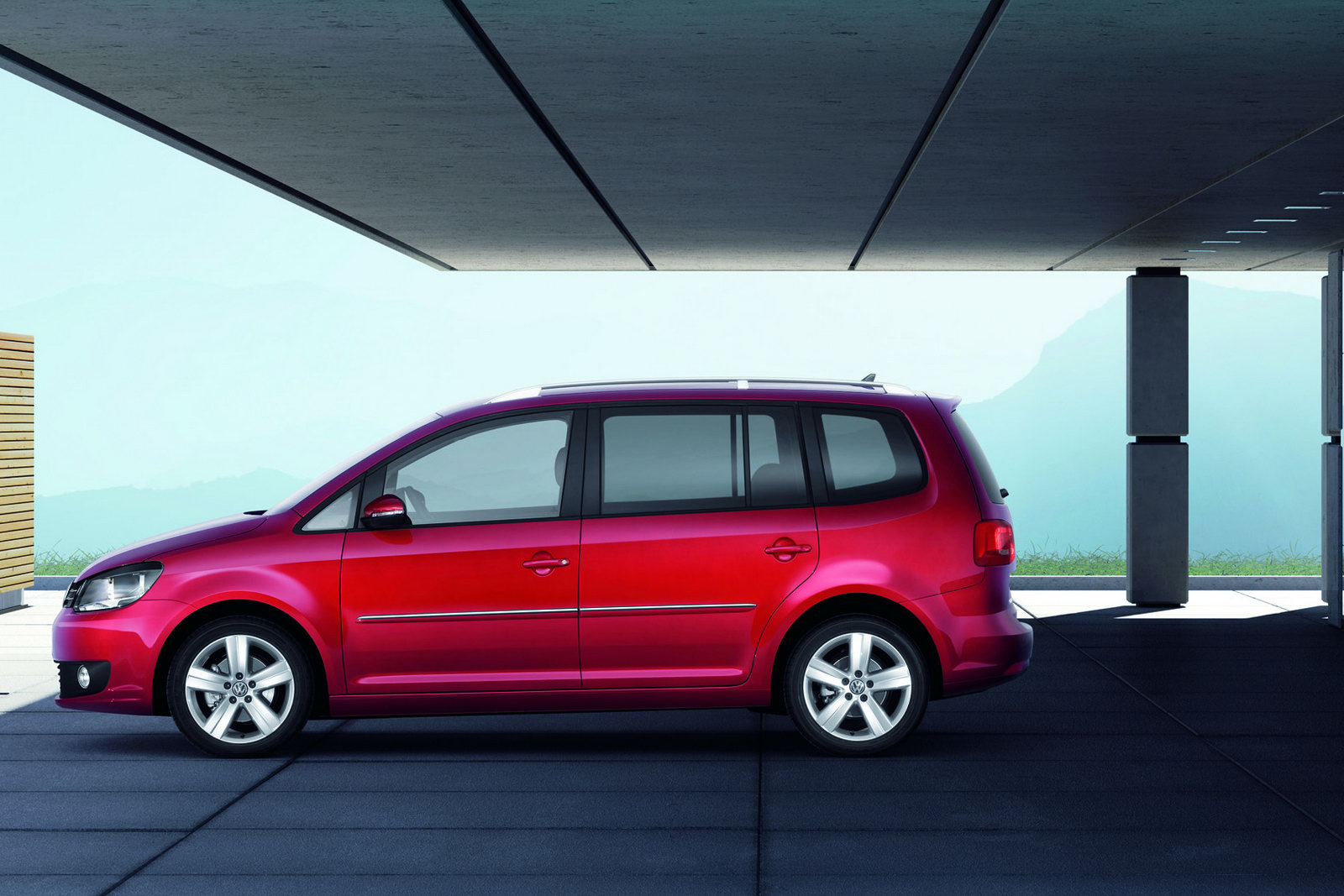 2011 Volkswagen Touran 7-Seater MPV Receives Second Mid-Life Facelift ...