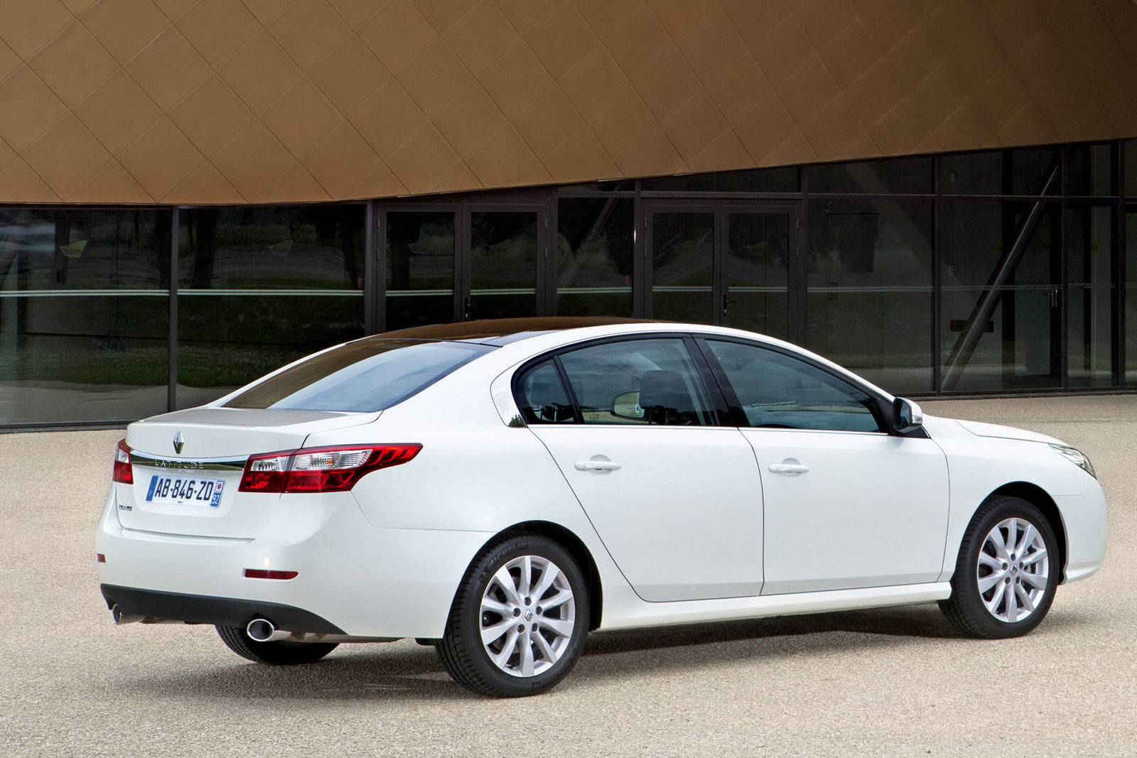 Renault Latitude Flagship Premieres in Moscow, European Version to ...
