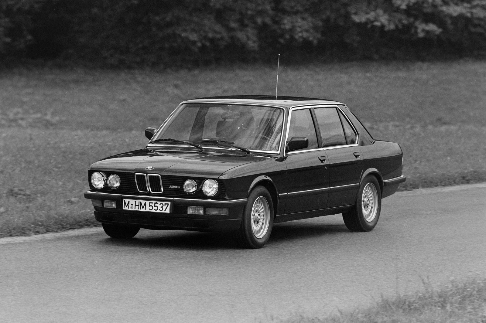 E28 BMW 5 Series Ad: “The Car that blurs the distinction between racing ...
