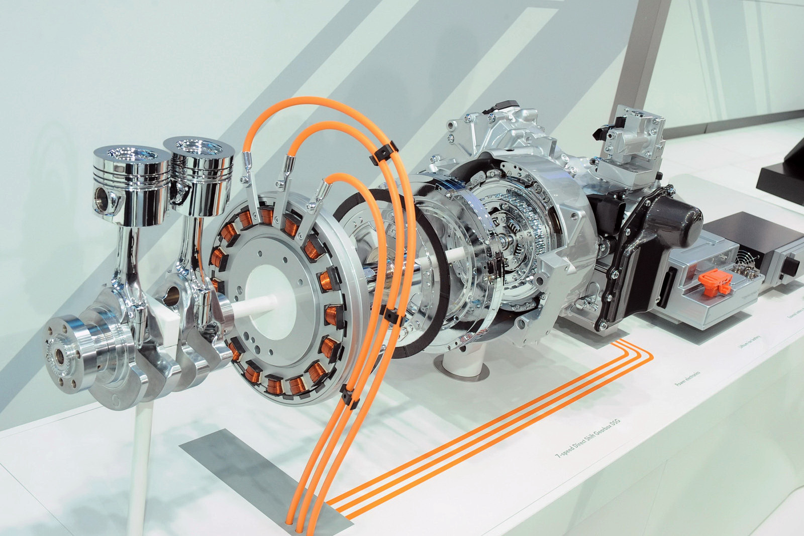 VW XL1 Hybrid Coupe Study: Videos and Photos from Qatar | Carscoops