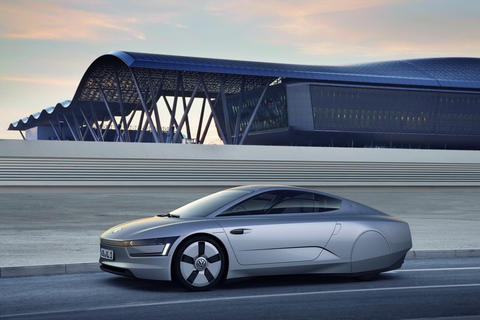 New Volkswagen XL1: Diesel-Electric Hybrid Concept Grows Up but Becomes ...