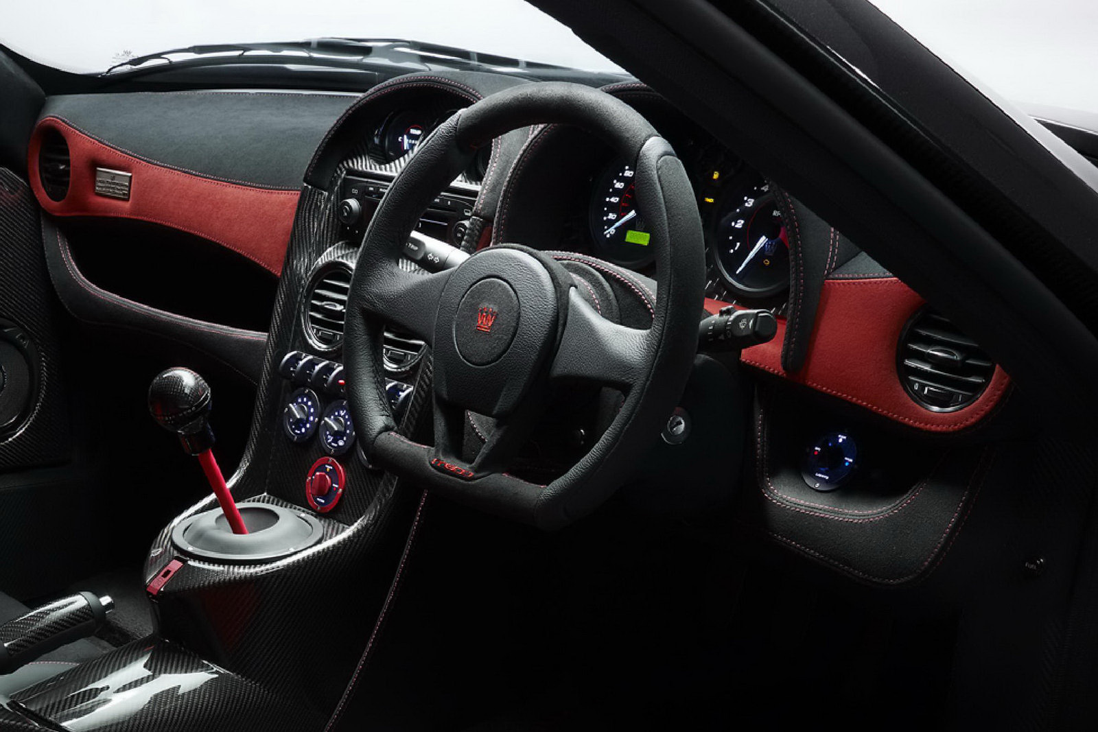 Noble M600 Interior