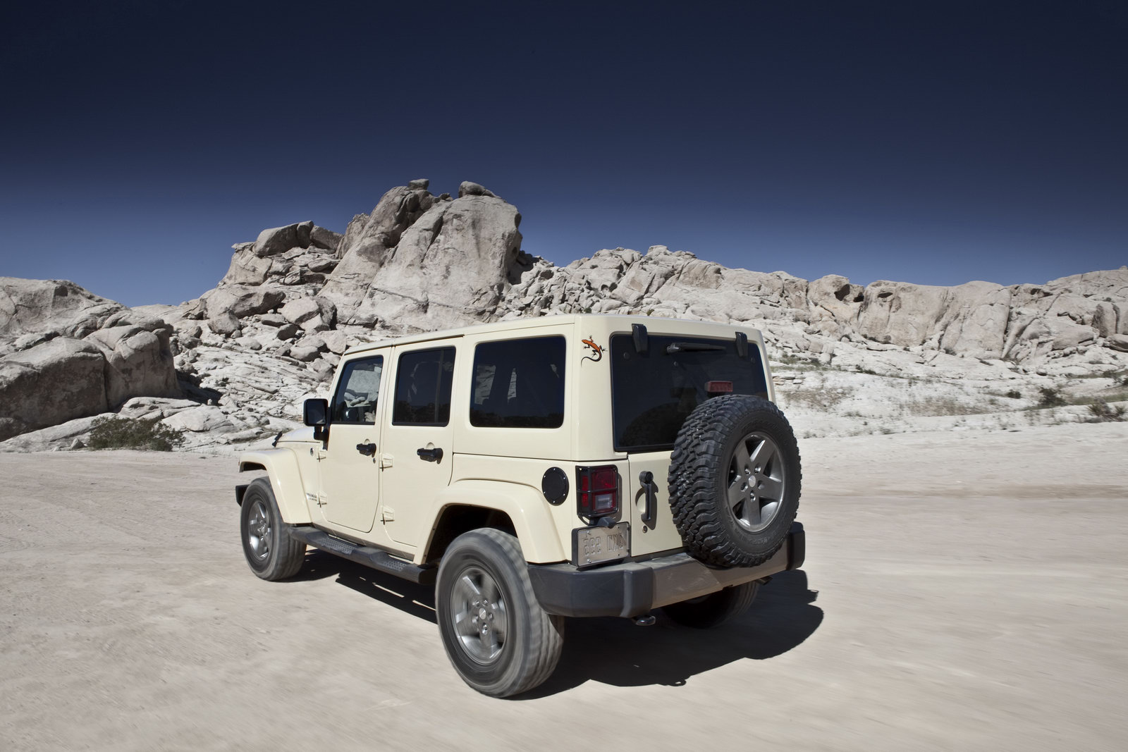 2011 NYIAS: Jeep Launches New Wrangler Mojave with Bespoke Features ...