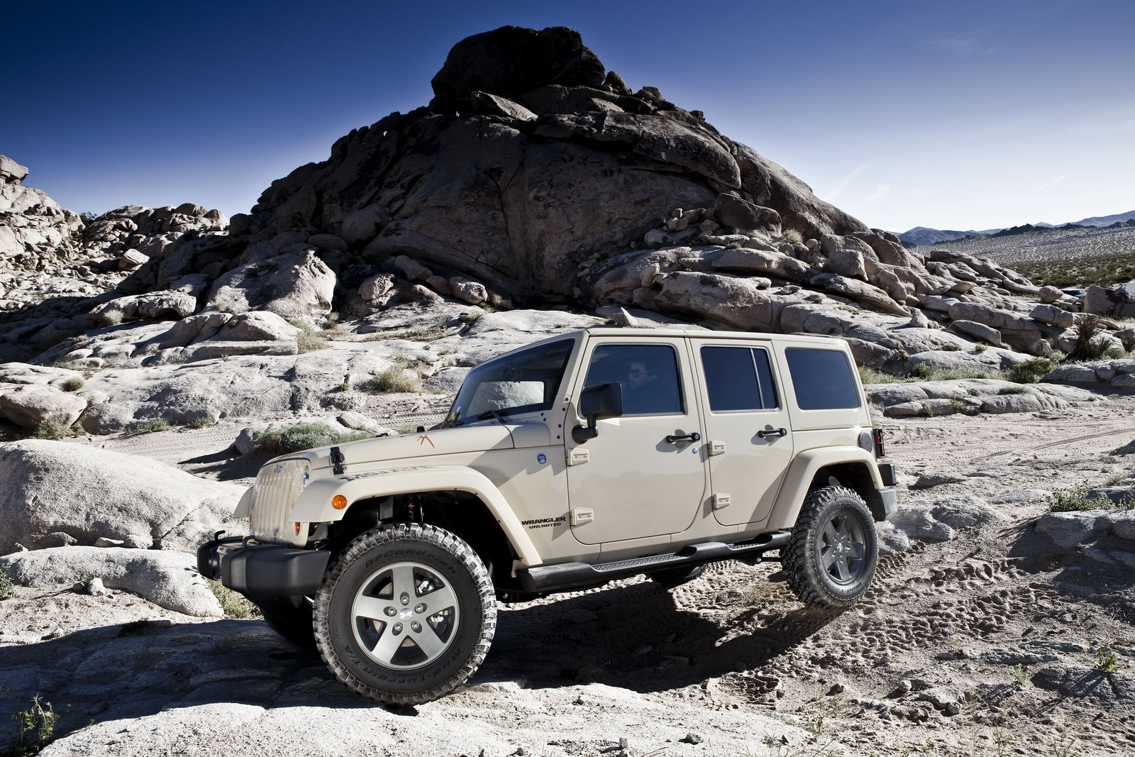 2011 NYIAS: Jeep Launches New Wrangler Mojave with Bespoke Features ...