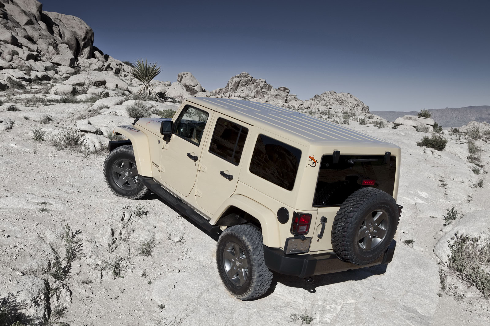 2011 NYIAS: Jeep Launches New Wrangler Mojave with Bespoke Features ...