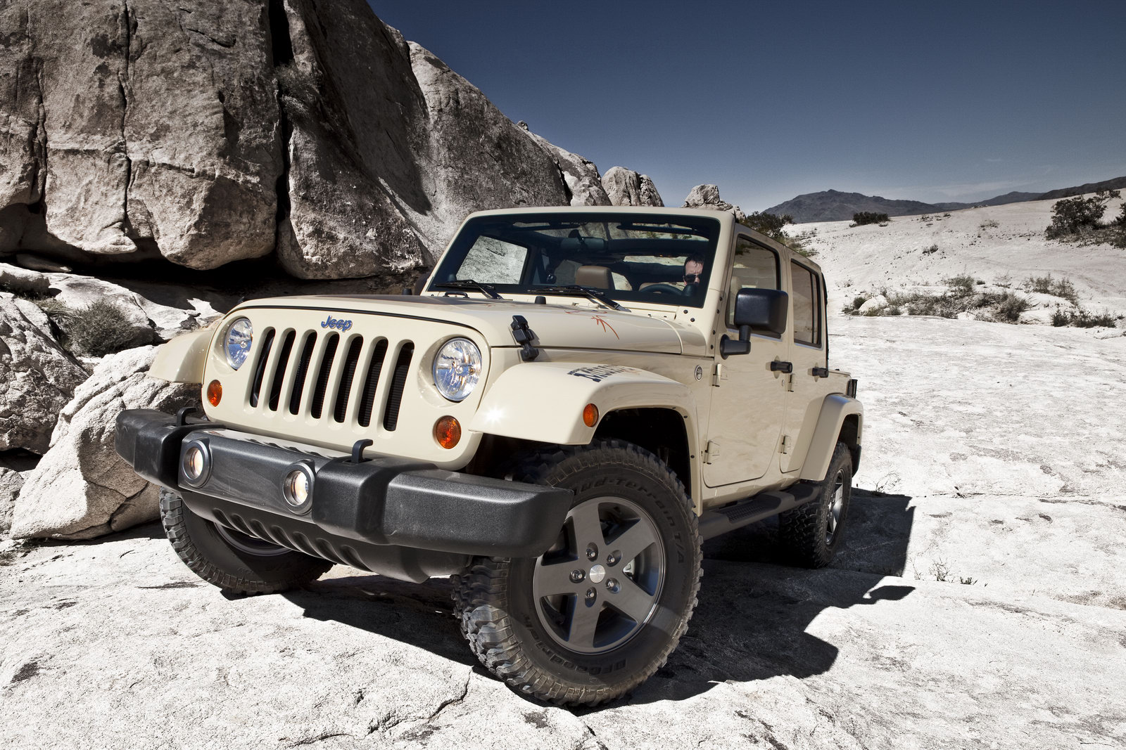 2011 NYIAS: Jeep Launches New Wrangler Mojave with Bespoke Features ...