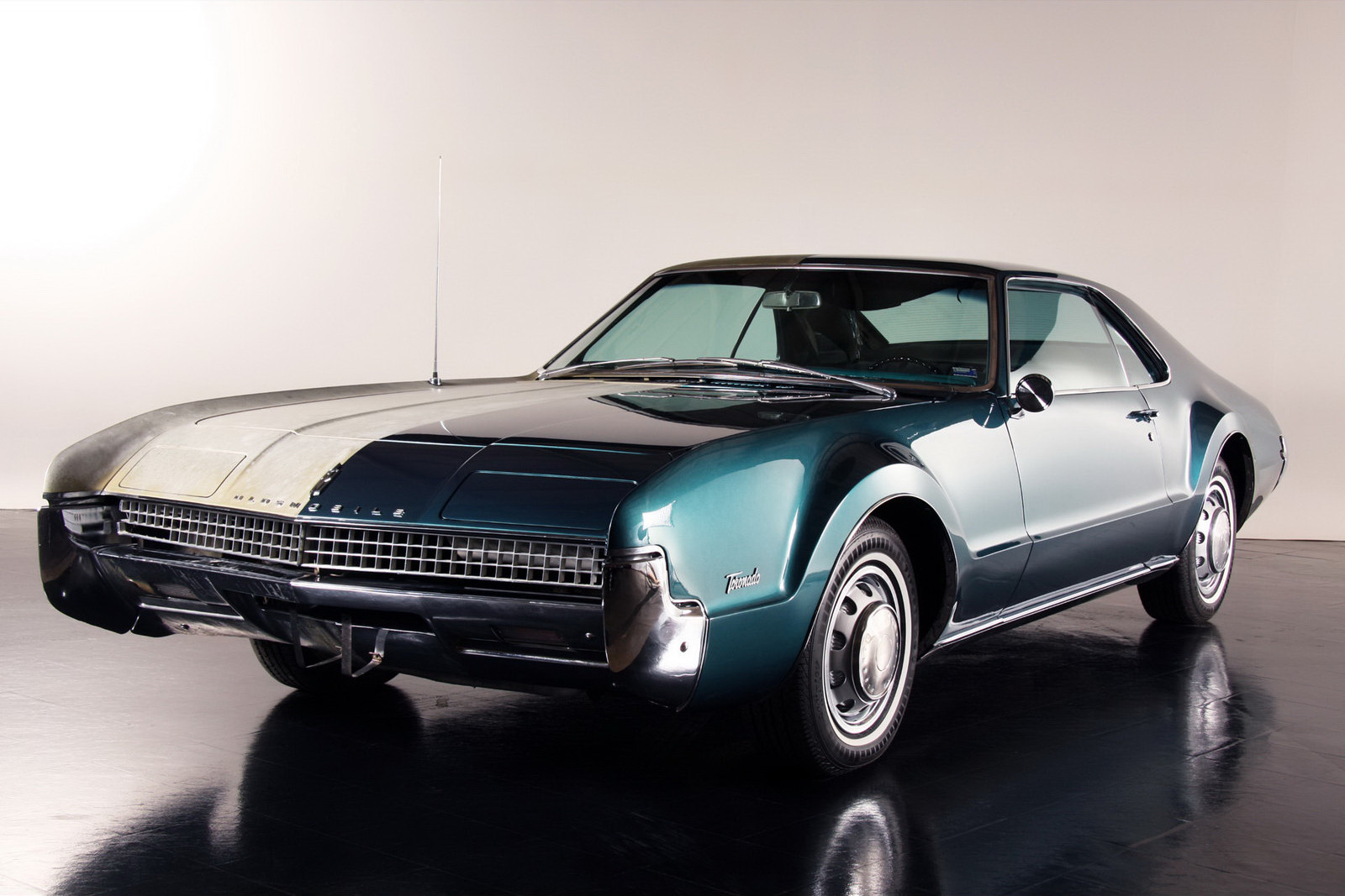 ‘Two-Face’ 1967 Oldsmobile Toronado by Precision Restorations | Carscoops