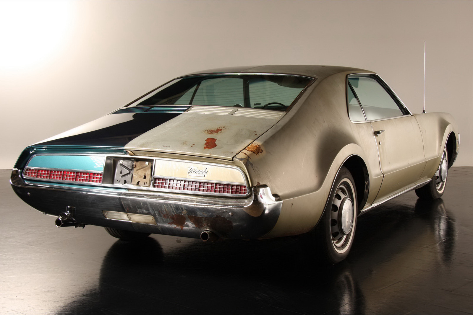 ‘Two-Face’ 1967 Oldsmobile Toronado by Precision Restorations | Carscoops