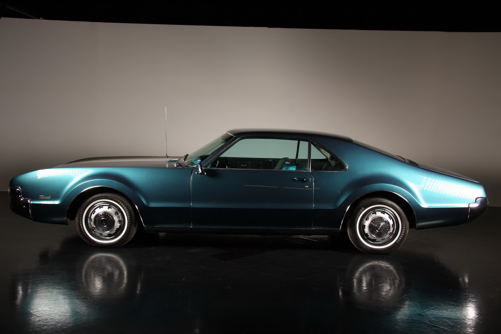 ‘Two-Face’ 1967 Oldsmobile Toronado by Precision Restorations | Carscoops