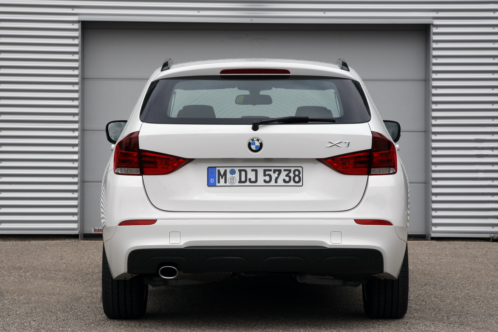 BMW Turbocharges X1 SUV with New 2.0 liter Gasoline and Diesel Engines ...