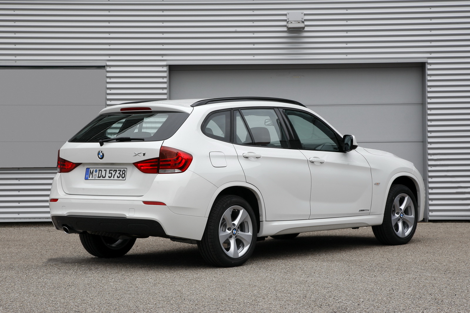 BMW Turbocharges X1 SUV with New 2.0 liter Gasoline and Diesel Engines ...