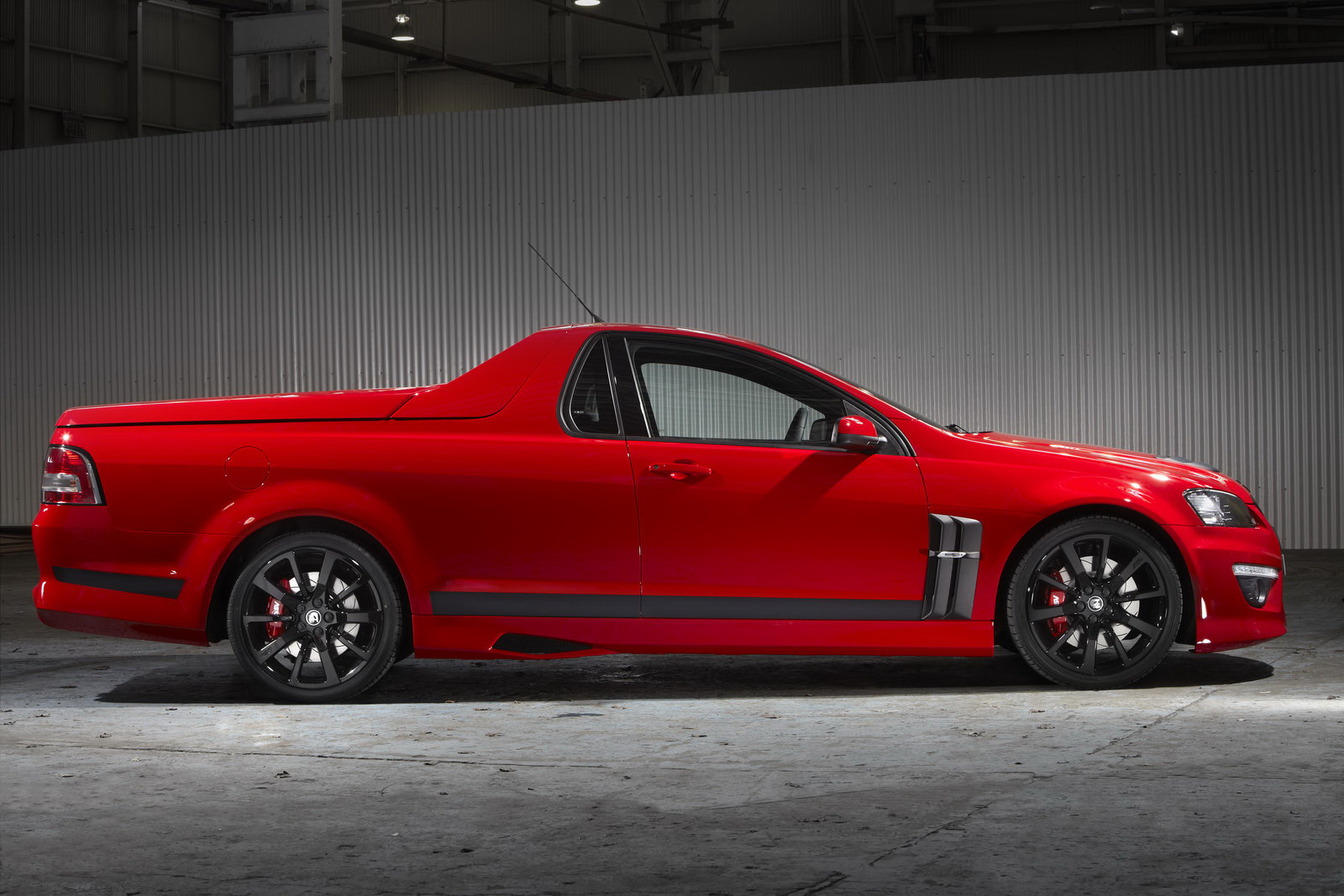 2011 AIMS: New HSV Black Edition Versions of Commodore Based Sedan ...