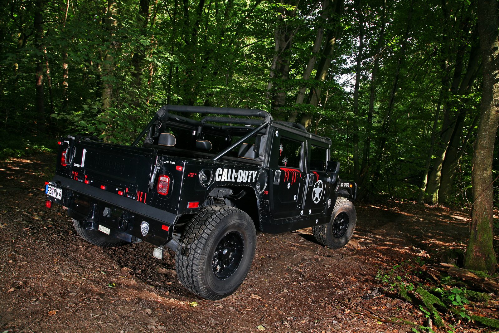 Call of Duty Inspires Hummer H1 Wrap | Carscoops