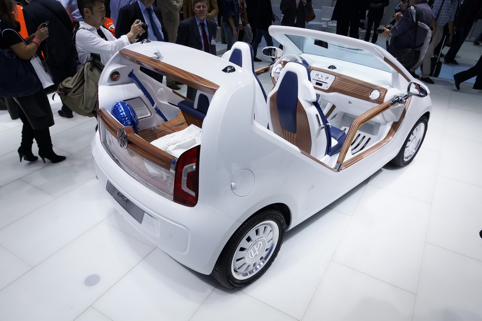 IAA 2011: VW Unveils a Handful of Up! Concepts Including GT, EV and ...