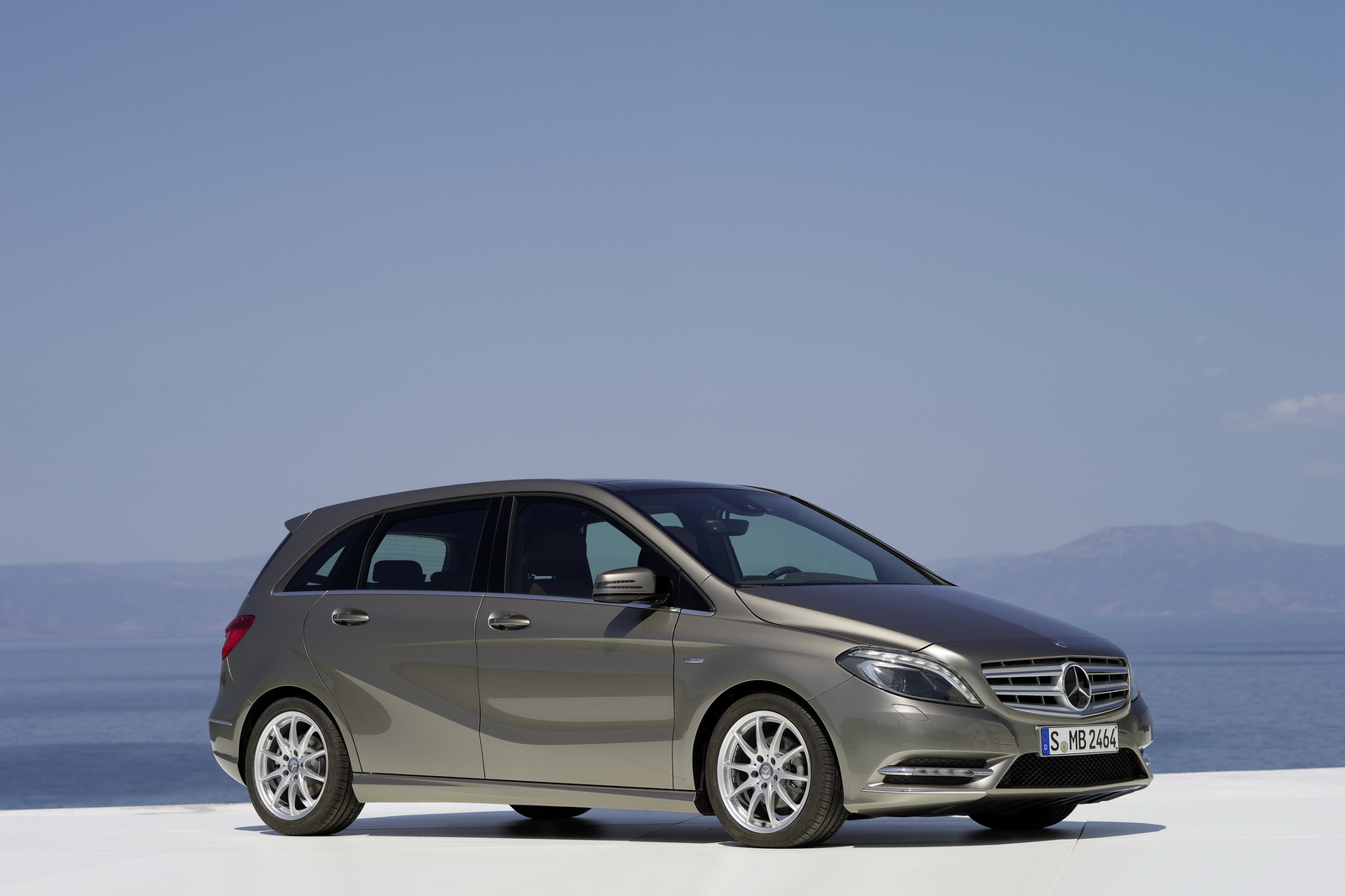 IAA 2011: New Mercedes-Benz B-Class Keeps Old Model's Pricing | Carscoops