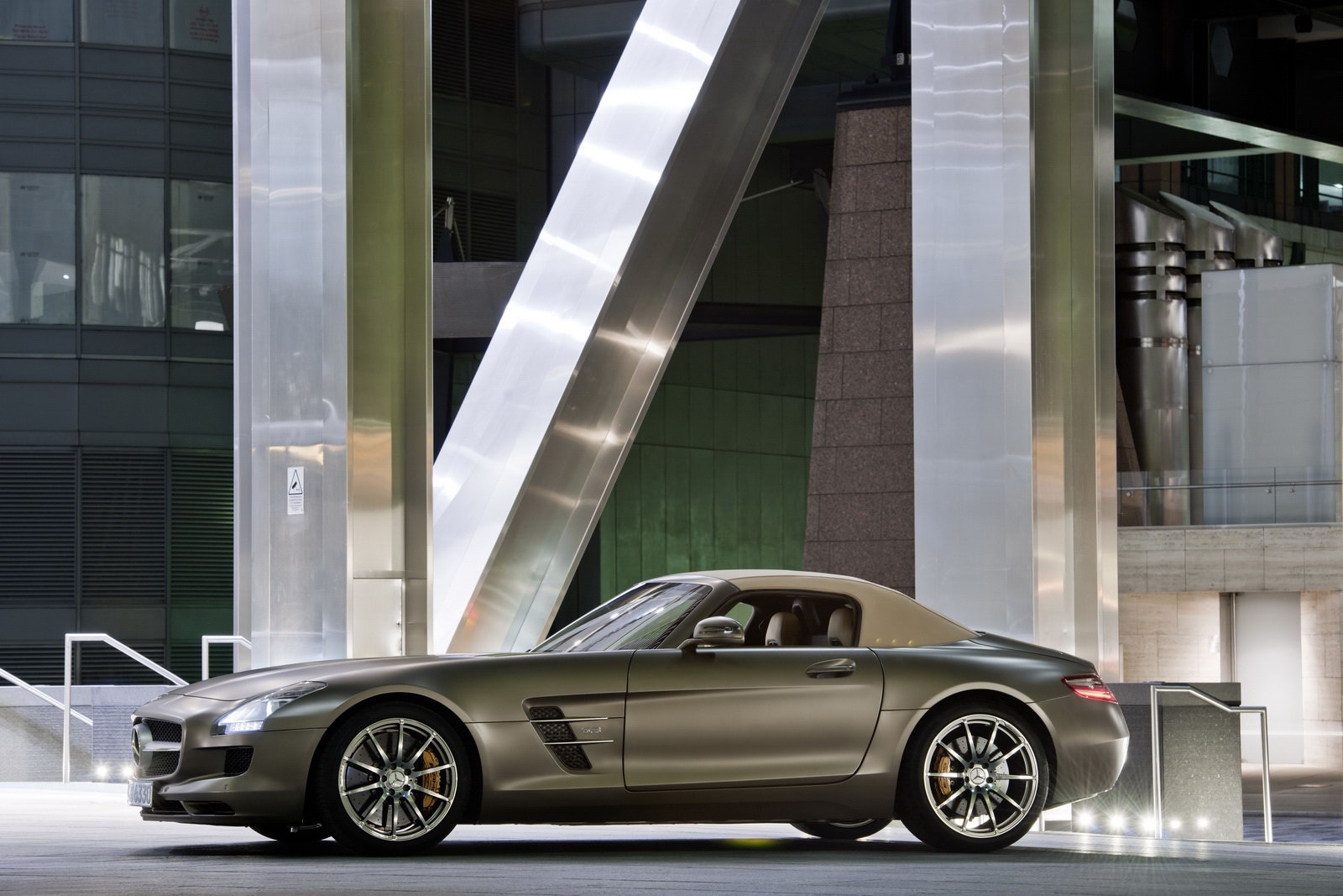 Mercedes-Benz Drops Huge Gallery of Photos of the SLS AMG Roadster ...