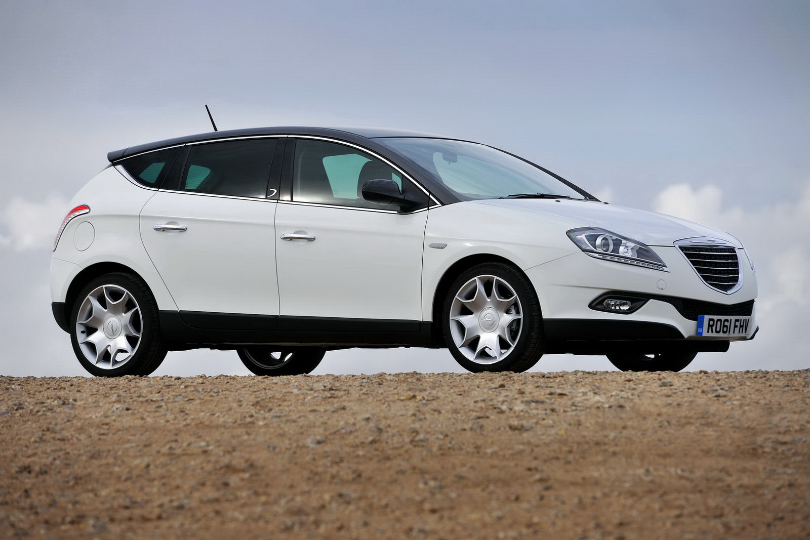 New Chrysler Delta Hatch Goes on Sale in the UK [71-Photos] | Carscoops