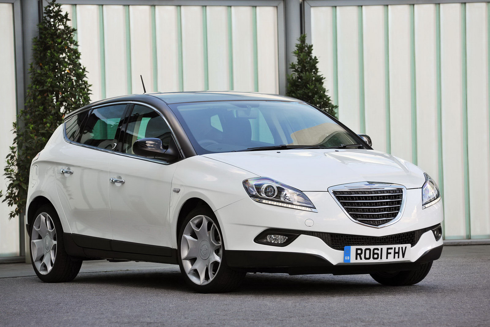 New Chrysler Delta Hatch Goes on Sale in the UK [71-Photos] | Carscoops