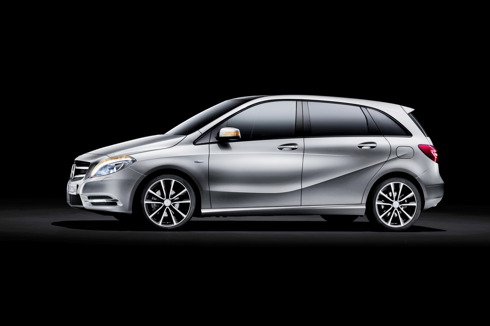 IAA 2011: New Mercedes-Benz B-Class Keeps Old Model's Pricing | Carscoops