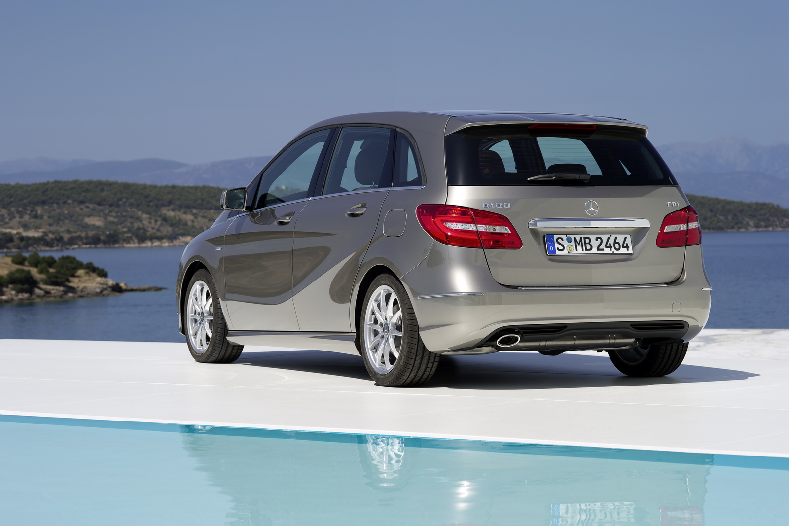 Mercedes-Benz Releases 133 Photos of the New B-Class | Carscoops