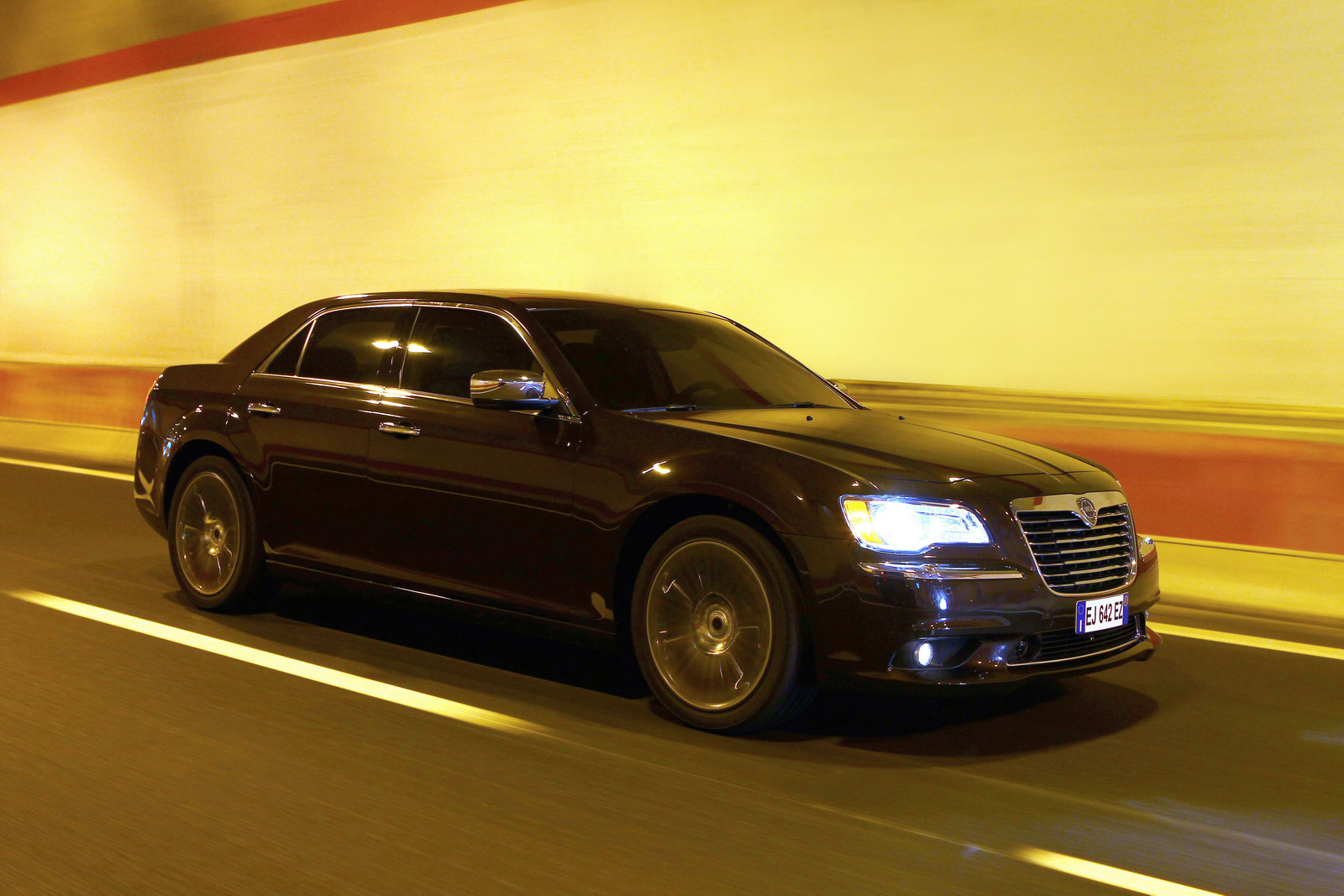 New Lancia Thema Sedan Available in Europe [Gallery with 67 Photos ...