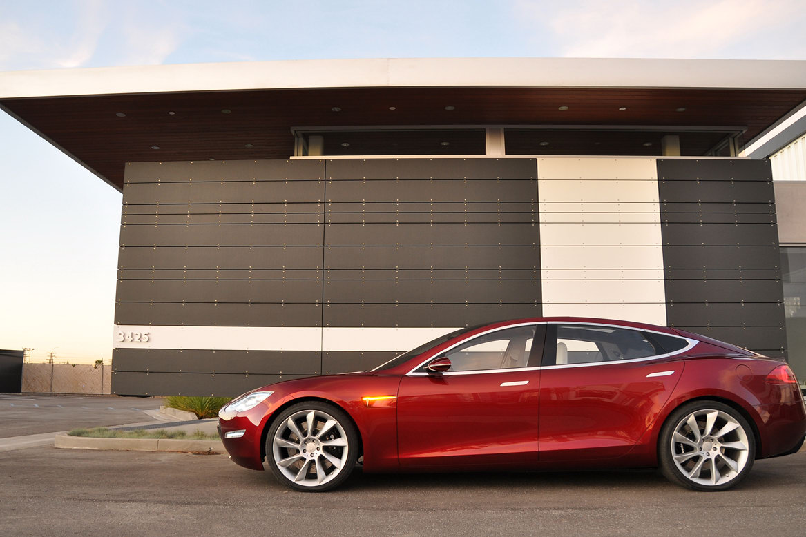 Video: Tesla Model S' Humongous 17-inch Infotainment Screen | Carscoops