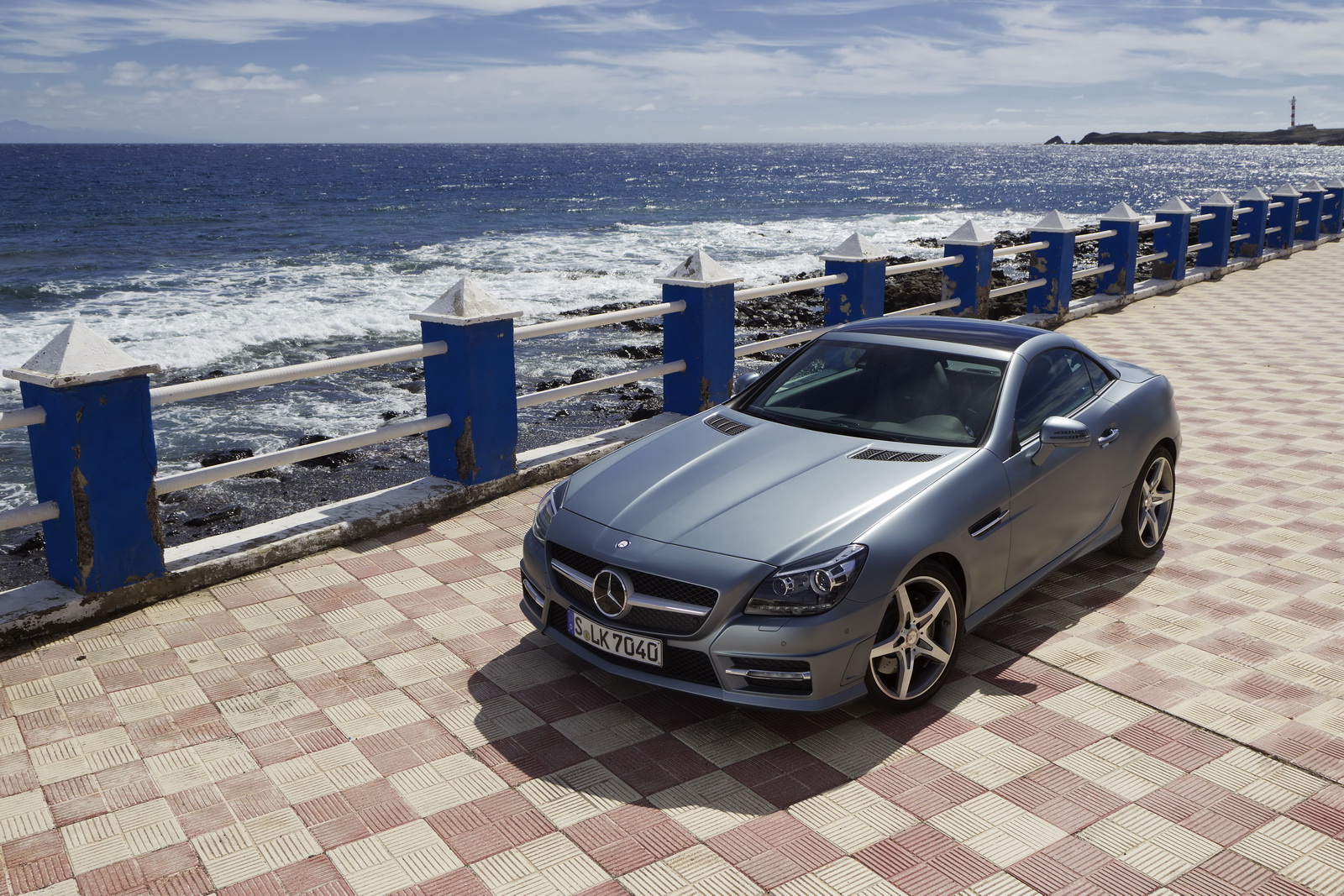 Mercedes-Benz Drops New Photo Gallery of the Latest SLK | Carscoops