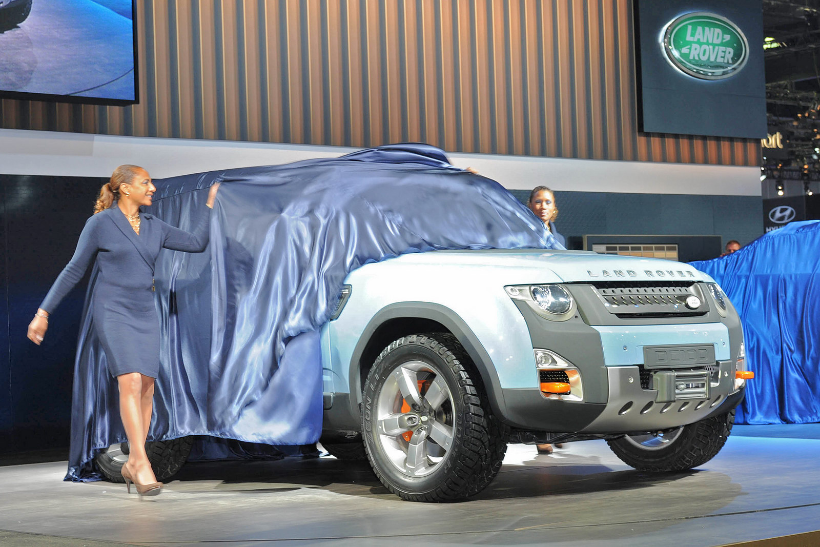 Land Rover Brings Revised DC100 Concepts to LA Auto Show to Gauge ...