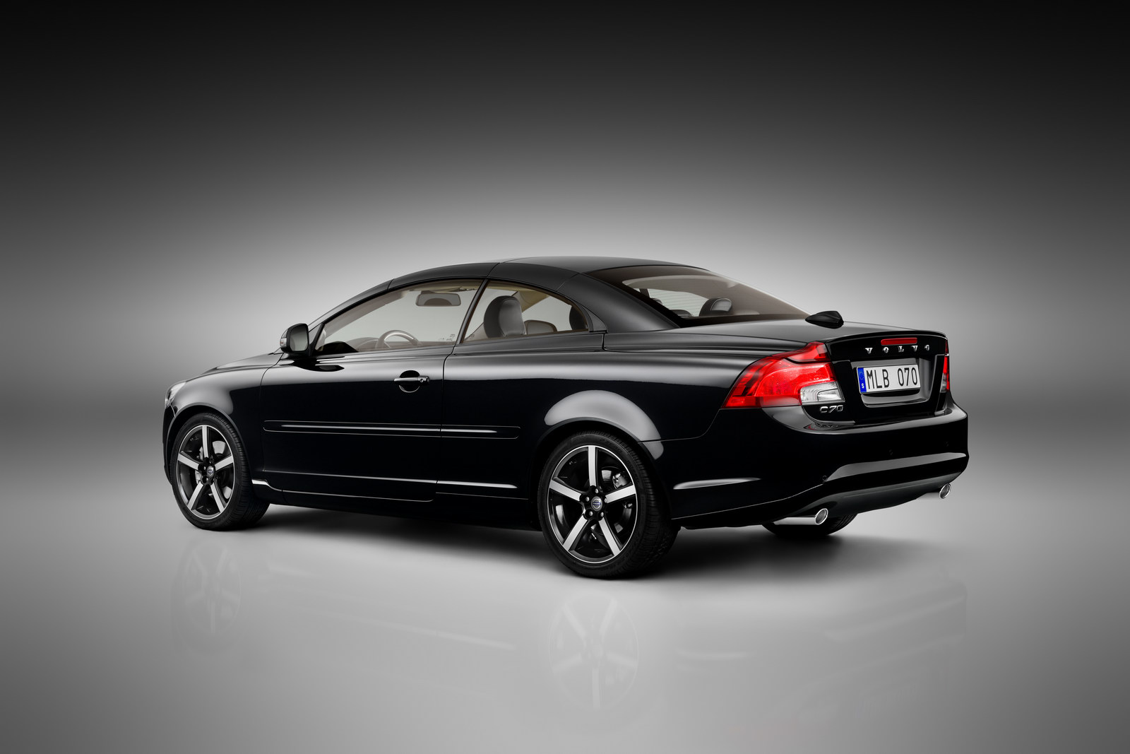 LA Show Preview: New Volvo C70 Inscription Edition, Limited to 2000 ...