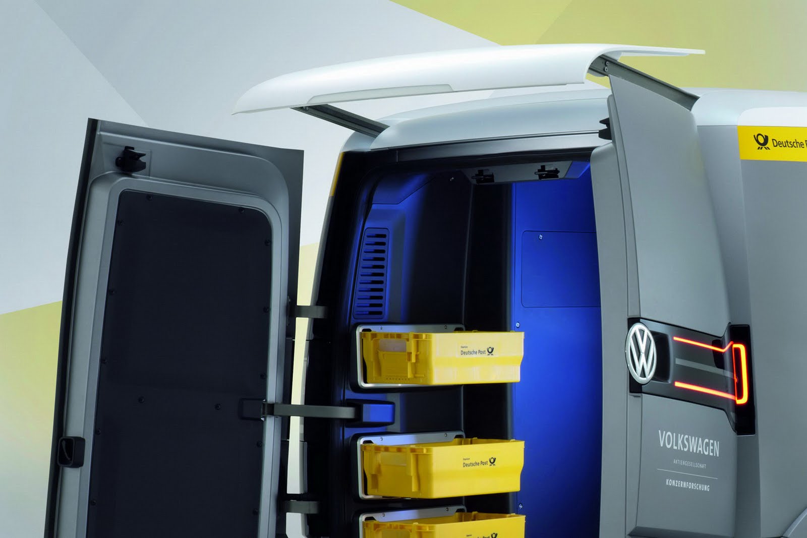 Volkswagen Looks Into the Transporter's Future with New eT! Concept Van ...