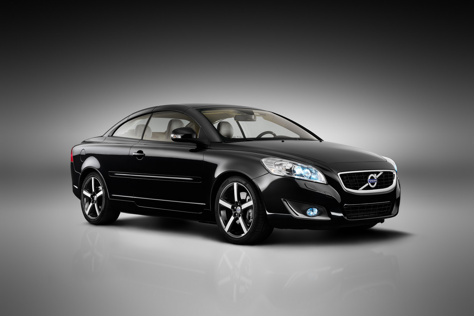 LA Show Preview: New Volvo C70 Inscription Edition, Limited to 2000 ...