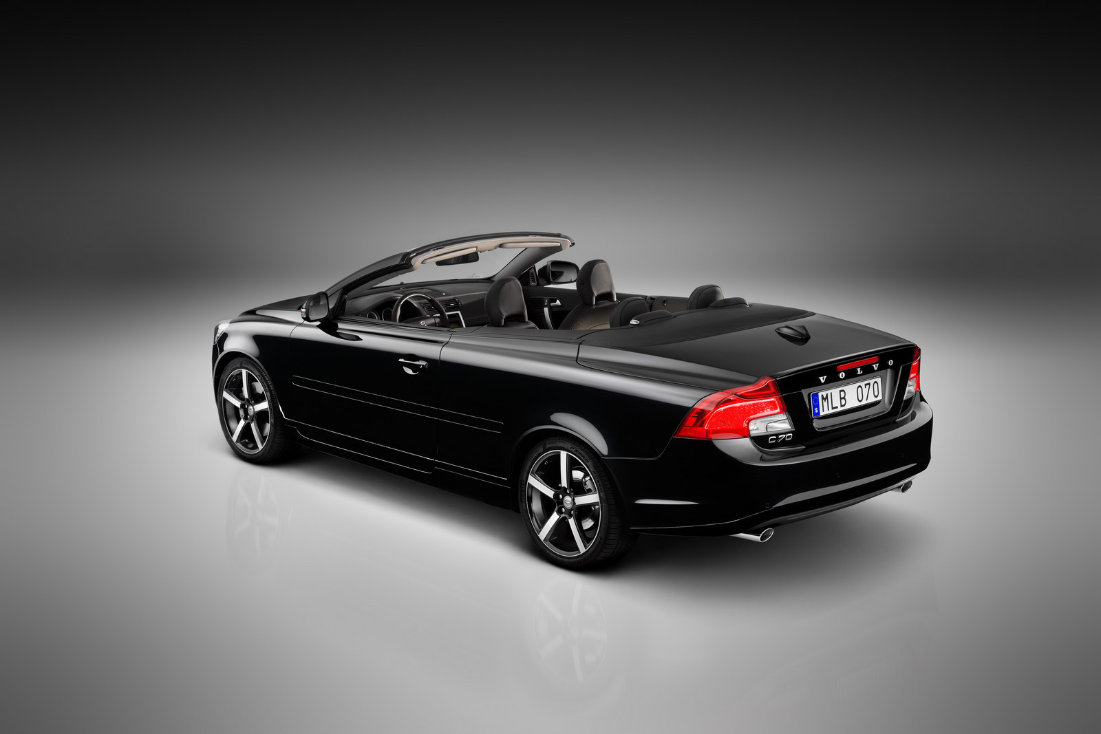 LA Show Preview: New Volvo C70 Inscription Edition, Limited to 2000 ...