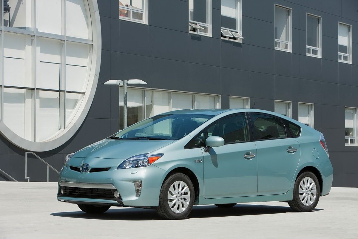 New Toyota Prius V Minivan Sales Off to a Good Start in the States ...