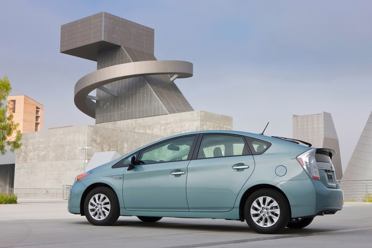 New Toyota Prius V Minivan Sales Off to a Good Start in the States ...