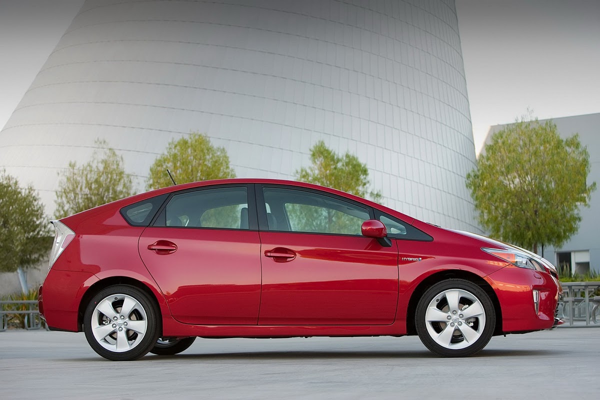 New Toyota Prius V Minivan Sales Off to a Good Start in the States ...