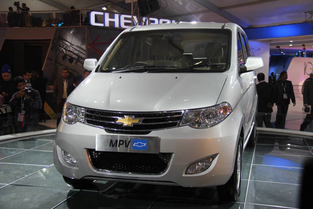Chevrolet Debuts Sail Hatchback and MPV Concept at New Delhi Auto Expo ...