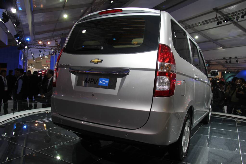 Chevrolet Debuts Sail Hatchback and MPV Concept at New Delhi Auto Expo ...