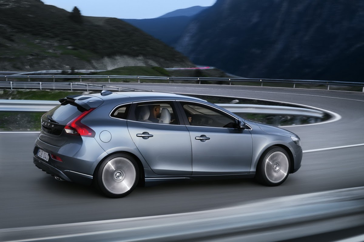 Volvo Officially Reveals New V40, Aims for 90,000 Sales Per Year ...