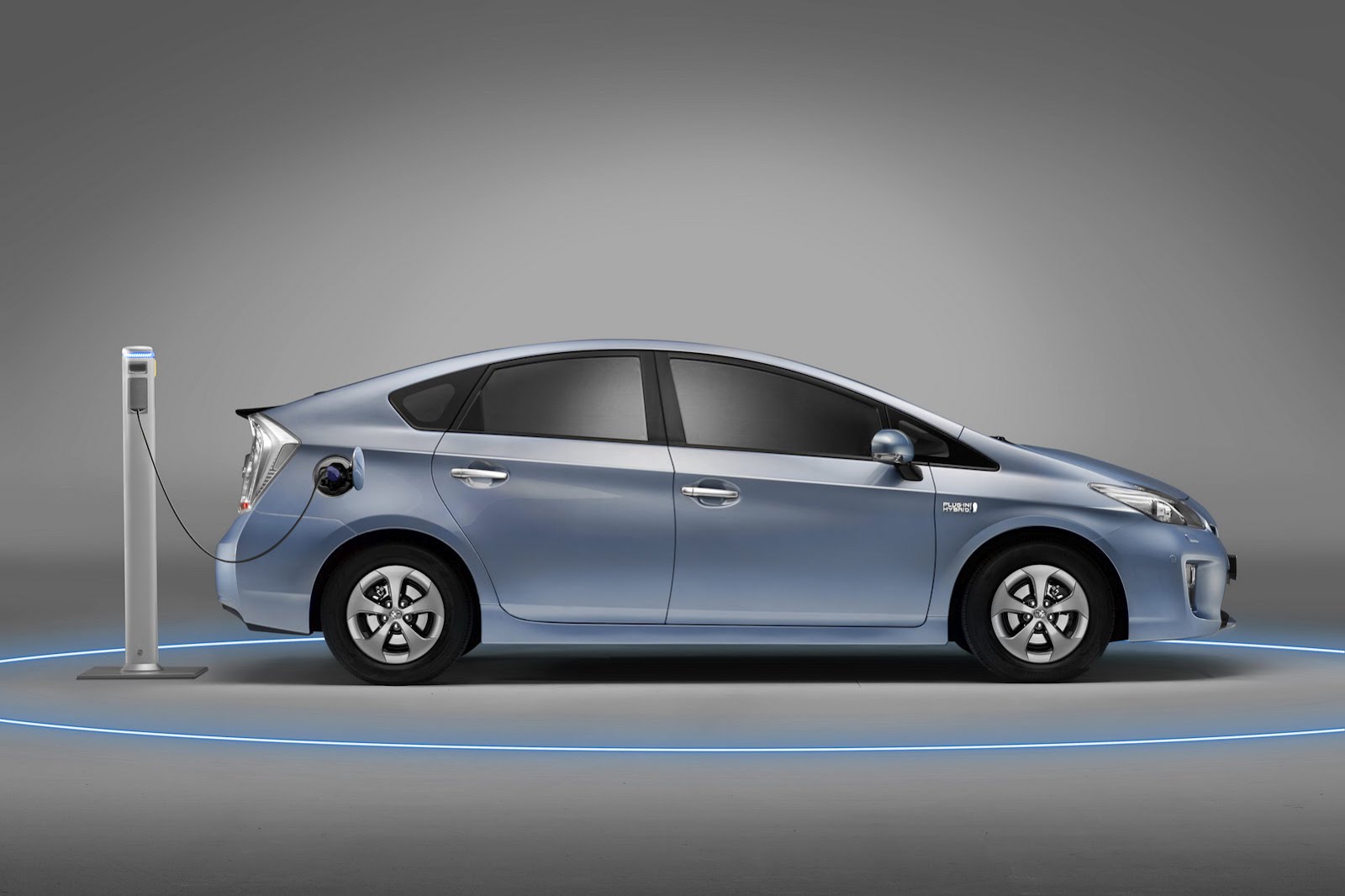 Toyota Confirms UK Pricing and Specs of New Prius Plug-in Hybrid ...