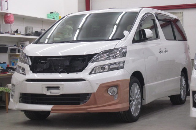 Wald International Turns Toyota's JDM Vellfire Minivan Into a Lexus of ...