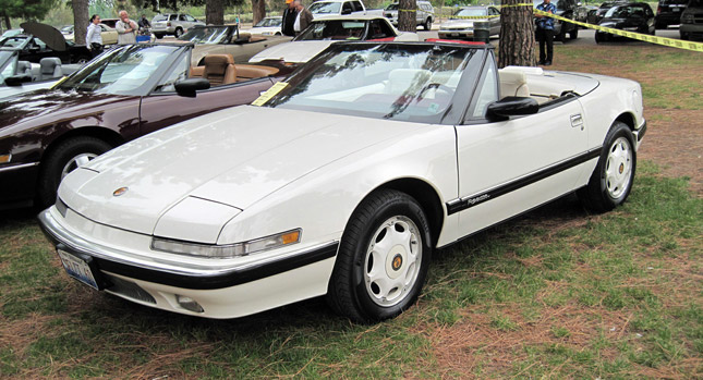 A Rare Buick Reatta Meeting in Los Angeles | Carscoops