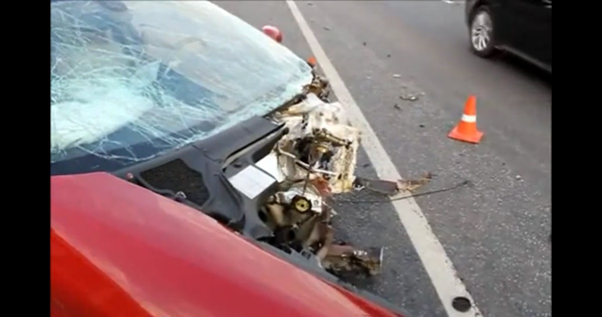 Ferrari 612 Scaglietti Splits in Two After Hitting a Metal Pole | Carscoops