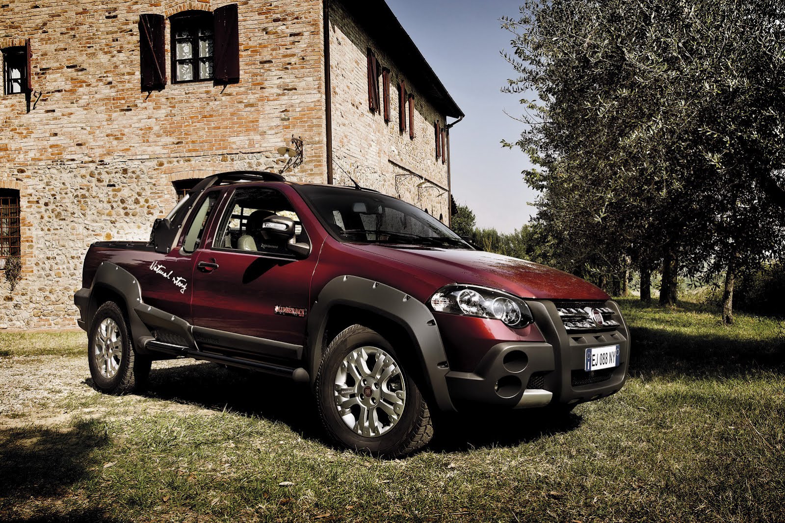 Fiat Treats German Buyers with Strada Pickup Truck Lumberjack Edition ...