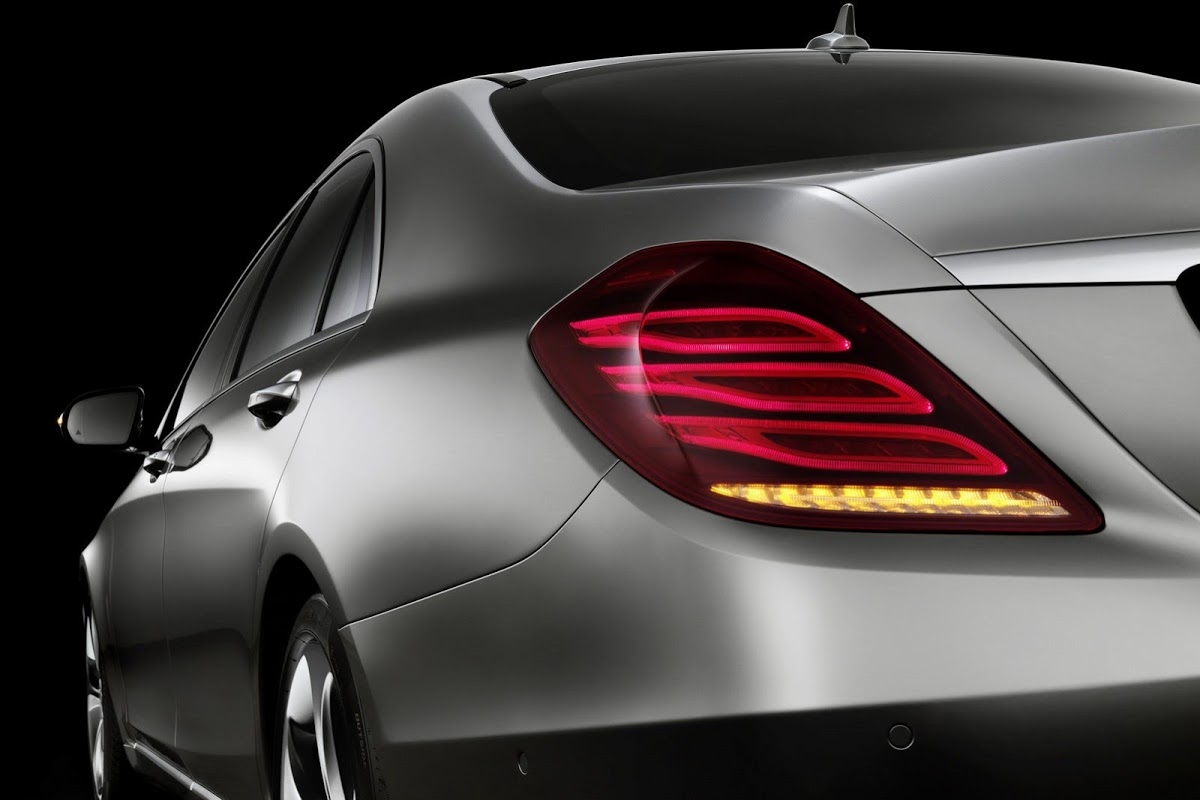 New Mercedes-Benz S-Class Uses Some 500 LEDs to Do Away With ...