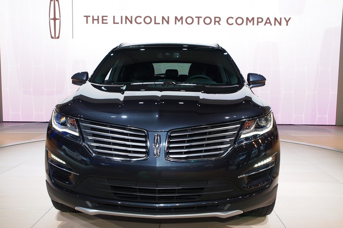 Lincoln Rolls Out the Carpet for New 2015 MKC SUV at LA Show [w/Video ...