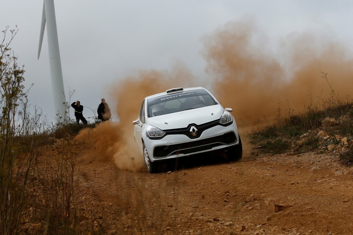Renault Previews New Clio R3T Rally Car ahead of 2014 Launch | Carscoops